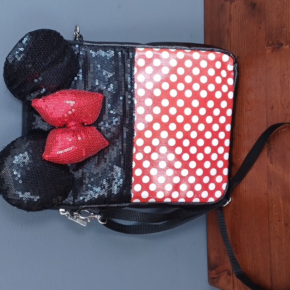 Disney | Bags | Disney Crossbody | Poshmark